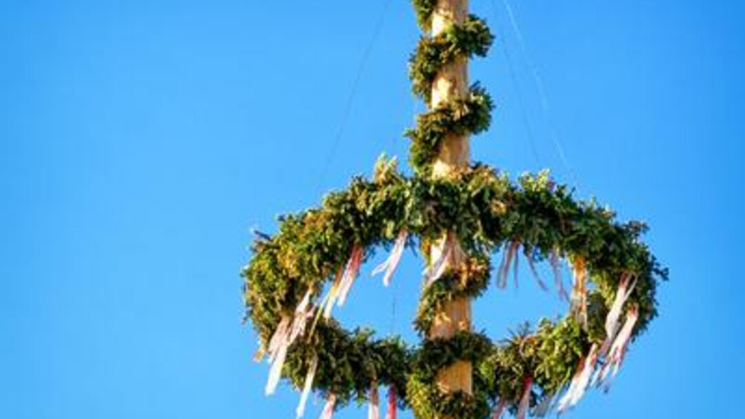 Maypole raising, Eugendorf : salzburg.info