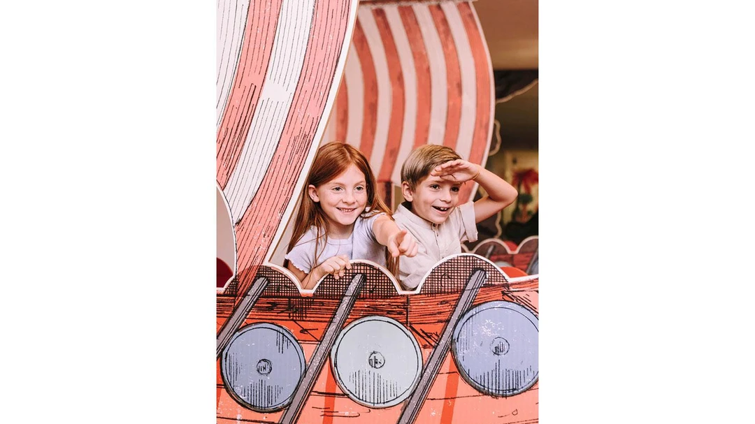 Experience history - journey through time in 5 stations