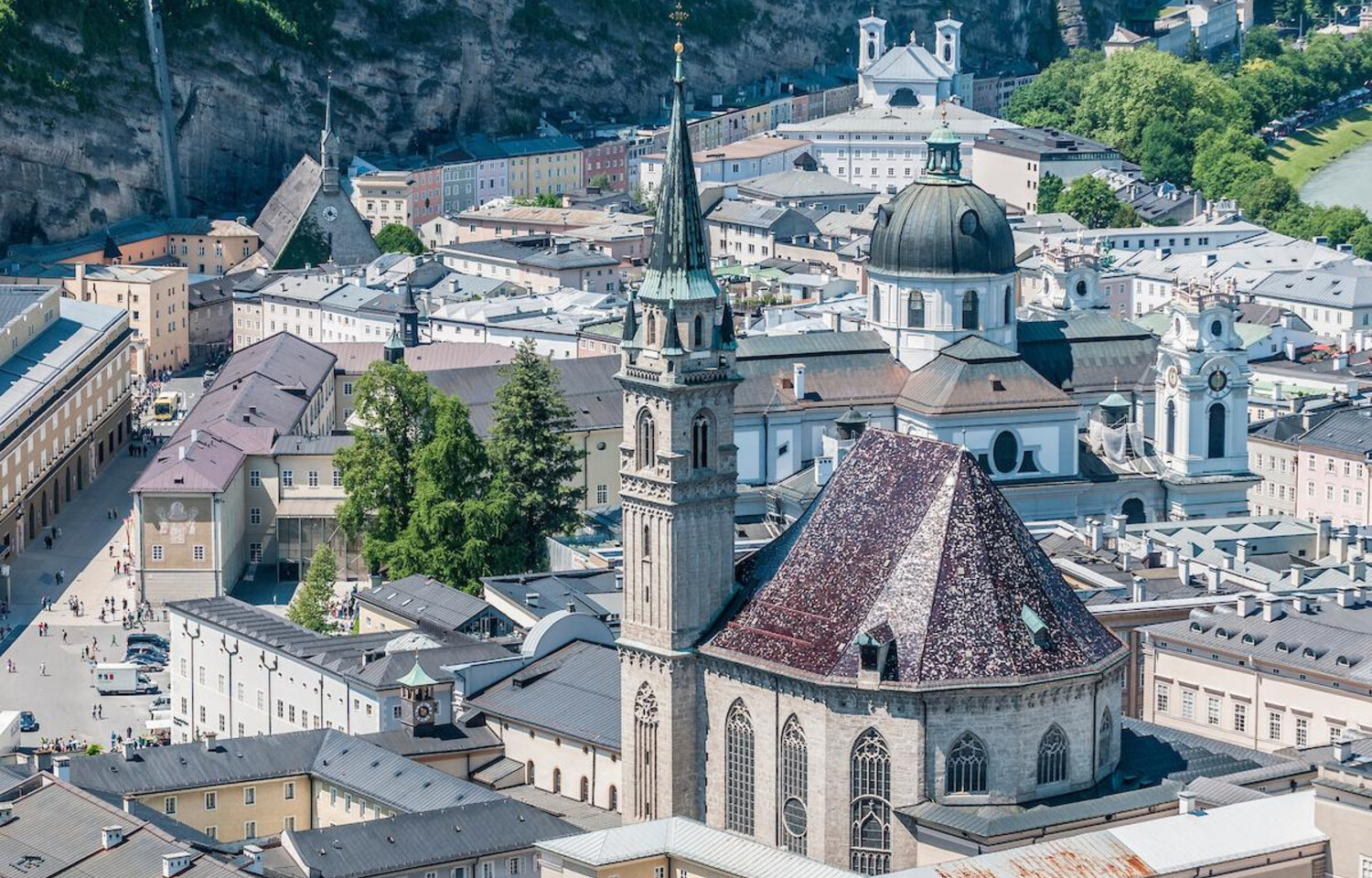 Sunday Mass with church music : salzburg.info