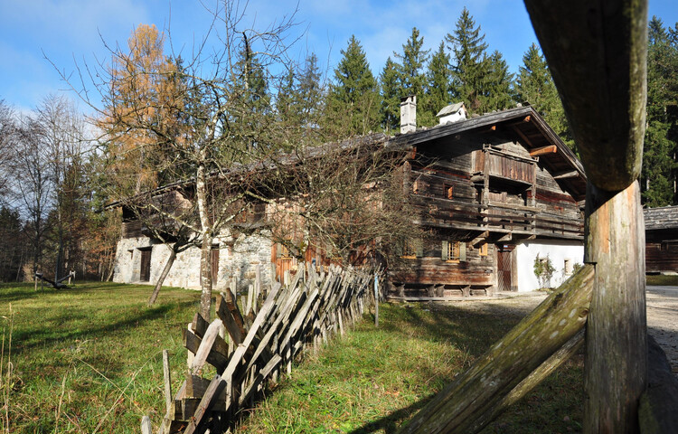 Maypole raising, Salzburg Open Air Museum : salzburg.info