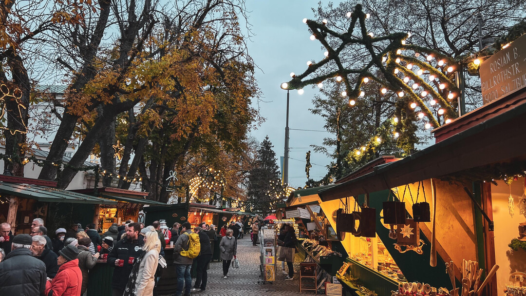 Advent Market Mirabellplatz : Christmas Markets in Salzburg