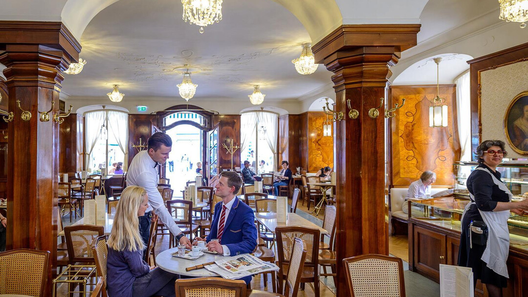 Café Tomaselli : Coffee house - Traditional Businesses in Salzburg