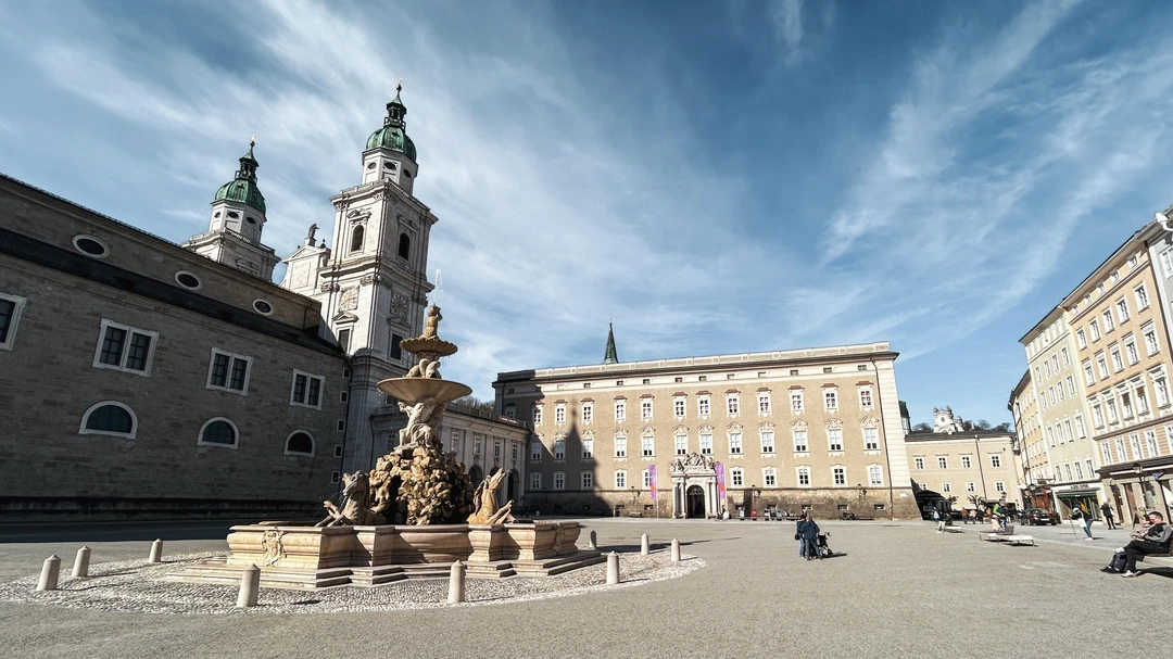 Residenzplatz & Residenz Fountain : Squares & Streets in Salzburg